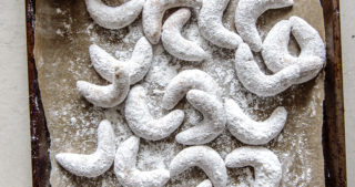 Austrian Vanilla Crescent Cookies - Delight Fuel
